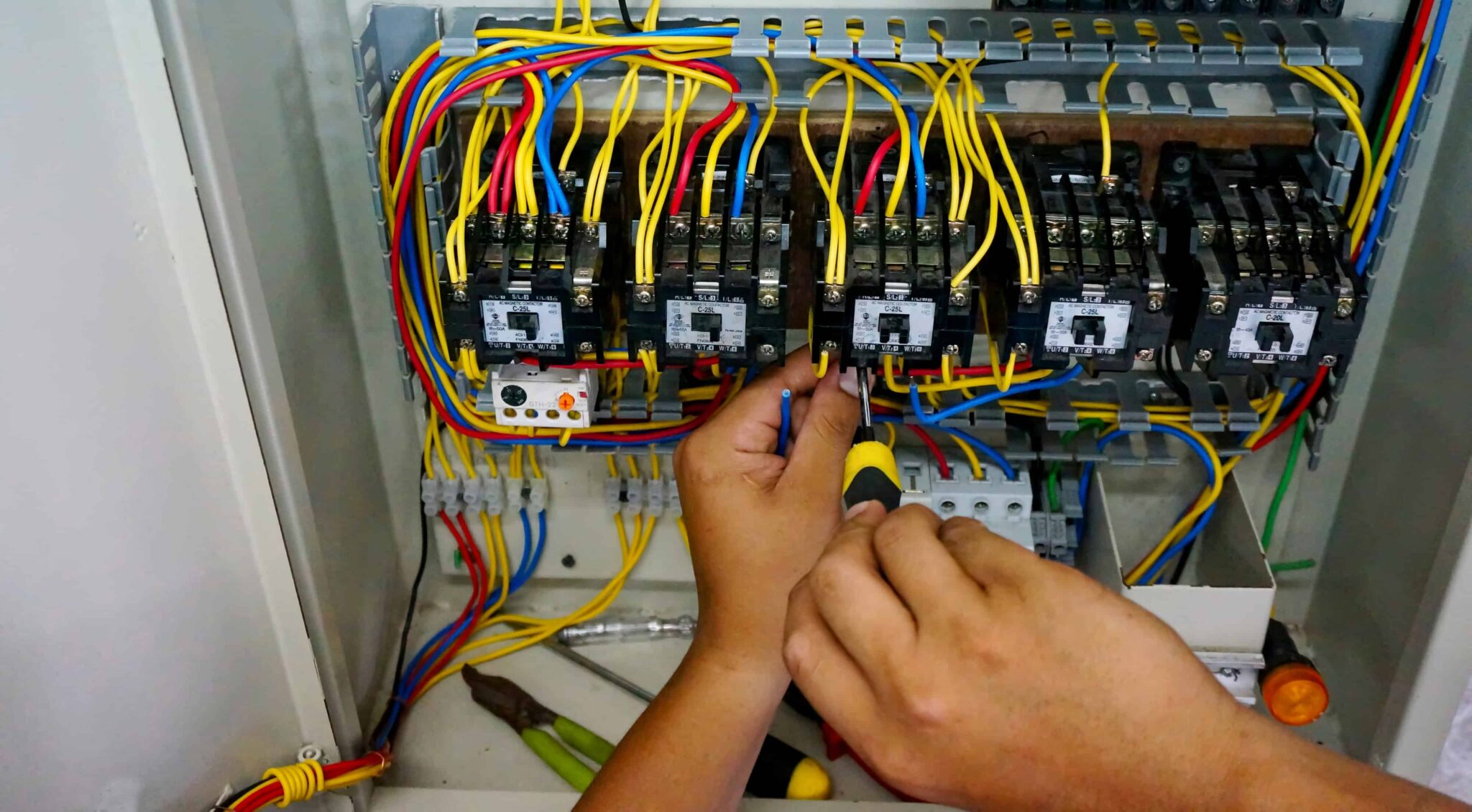 Signs Of Overloaded Circuits And How To Fix It - 2024 Guide - News Reporter